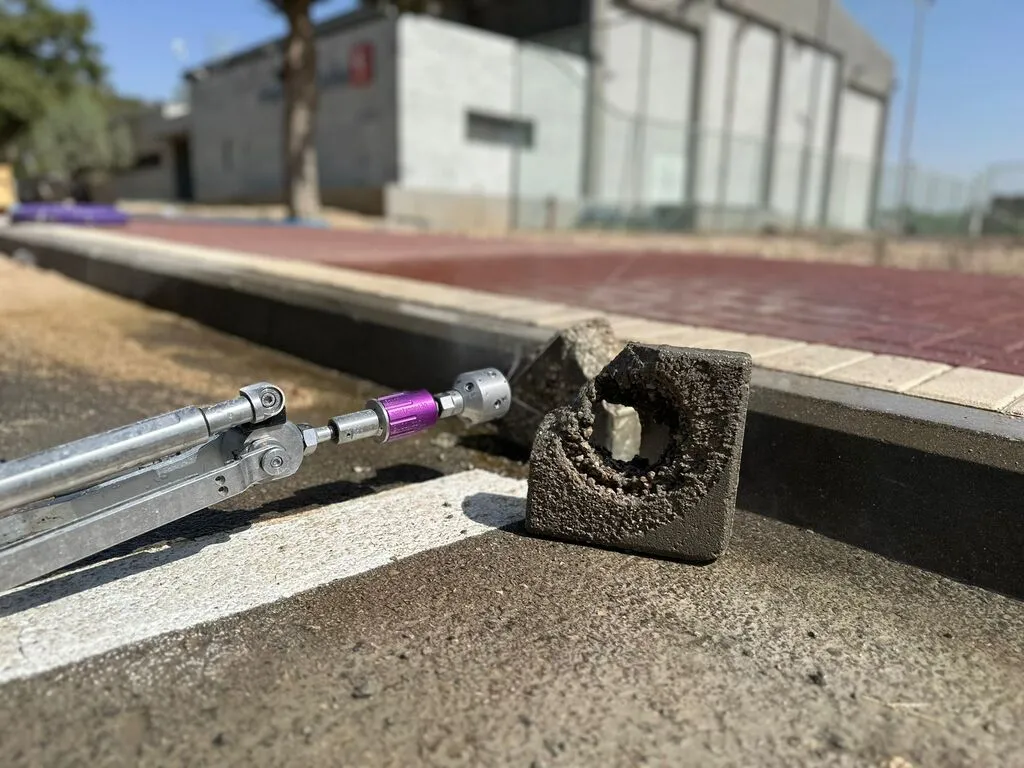 MicroGator® GT - רובוט לכרסום בטון ושורשים | IR-robotics